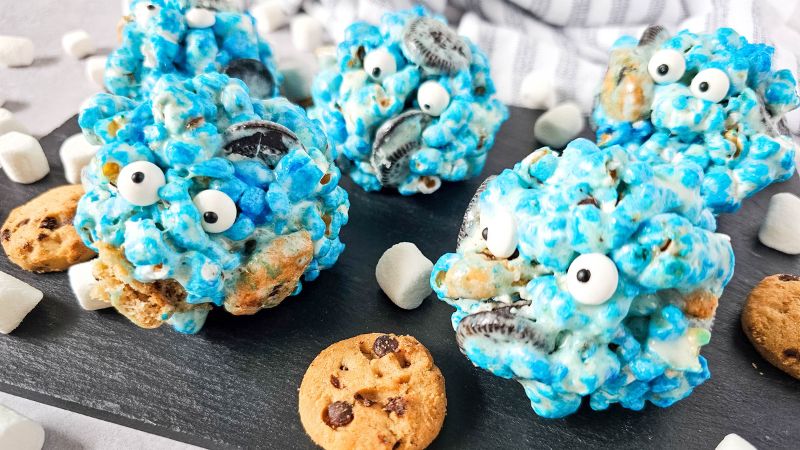 How to Make Cookie Monster Popcorn Balls