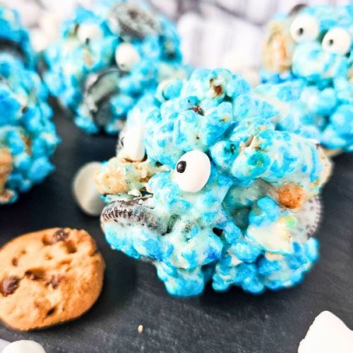 How to Make Cookie Monster Popcorn Balls